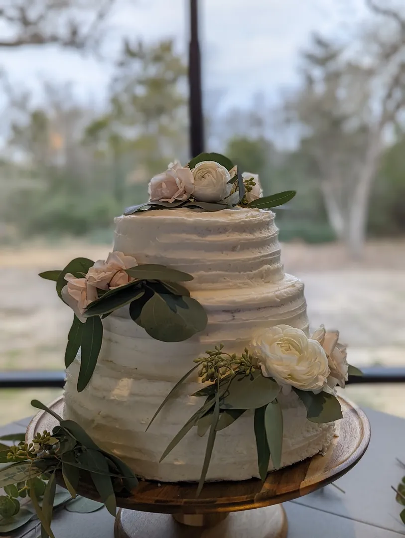 Custom Cakes | Happy Hippo Bakery